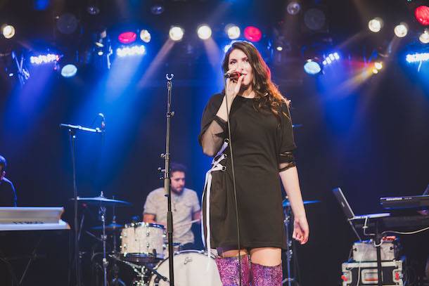«Dans la peau de...» Charlène Blanchette, chanteuse pop rose bonbon (et ...